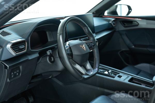 Grey Cupra Leon 2024 in Riga, with an engine capacity of 1.50 L and mileage of 27 thousand km for 26790 €, photo 4 on AUTOMOTO.COM.LV