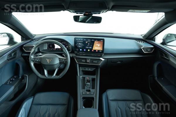 Grey Cupra Leon 2024 in Riga, with an engine capacity of 1.50 L and mileage of 27 thousand km for 26790 €, photo 5 on AUTOMOTO.COM.LV