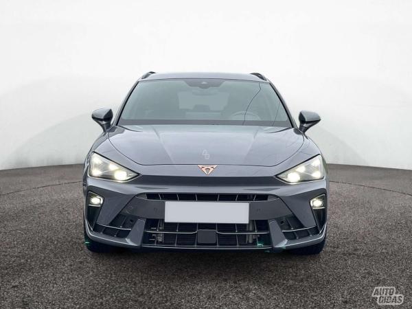 Pelēks Cupra Leon 2025 Kauņa, ar dzinēja tilpumu 2.00 L un nobraukumu 27 tūkst. km par 33009 €, foto 2 vietnē AUTOMOTO.COM.LV