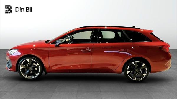 Red Cupra Leon 2023 in Kaunas, with an engine capacity of 0.00 L and mileage of 42 thousand km for 27790 €, photo 2 on AUTOMOTO.COM.LV