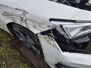 White Cupra Leon 2021 in Raseiniai, with an engine capacity of 1.40 L and mileage of 49 thousand km for 6600 €, photo 3 on AUTOMOTO.COM.LV