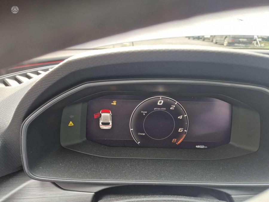 White Cupra Leon 2021 in Raseiniai, with an engine capacity of 1.40 L and mileage of 49 thousand km for 6600 €, photo 5 on AUTOMOTO.COM.LV