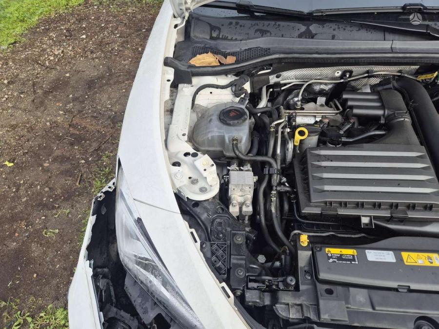 White Cupra Leon 2021 in Raseiniai, with an engine capacity of 1.40 L and mileage of 49 thousand km for 6600 €, photo 9 on AUTOMOTO.COM.LV