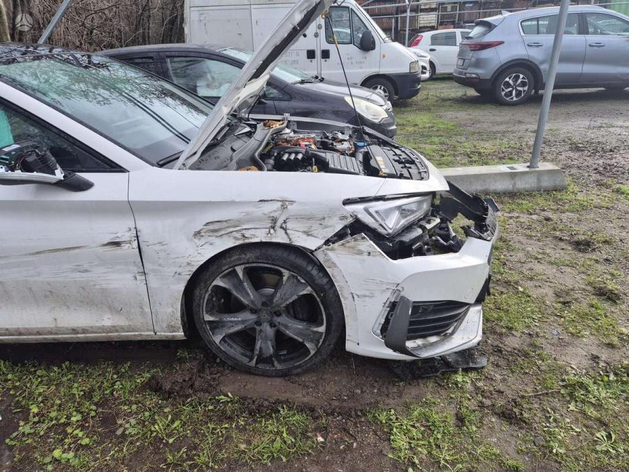 White Cupra Leon 2021 in Raseiniai, with an engine capacity of 1.40 L and mileage of 49 thousand km for 6600 €, photo 12 on AUTOMOTO.COM.LV
