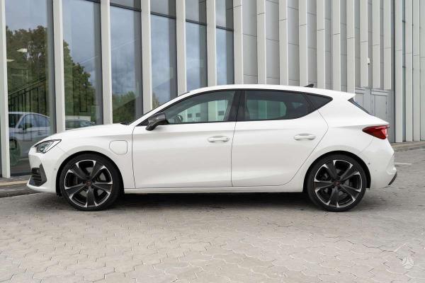 Белый Cupra Leon 2021 в Вильнюс, объемом двигателя 1.40 л и пробегом 232 тыс. км за 15950 €, фото 4 на AUTOMOTO.COM.LV