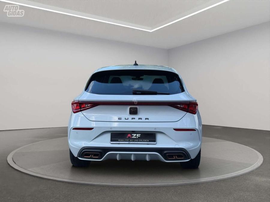 White Cupra Leon 2022 in Kaunas, with an engine capacity of 1.40 L and mileage of 99 thousand km for 23249 €, photo 7 on AUTOMOTO.COM.LV