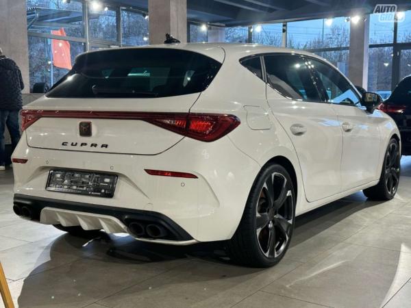 Белый Cupra Leon 2023 в Каунас, объемом двигателя 2.00 л и пробегом 37 тыс. км за 32690 €, фото 3 на AUTOMOTO.COM.LV