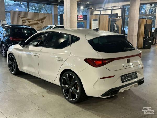 Белый Cupra Leon 2023 в Каунас, объемом двигателя 2.00 л и пробегом 37 тыс. км за 32690 €, фото 4 на AUTOMOTO.COM.LV