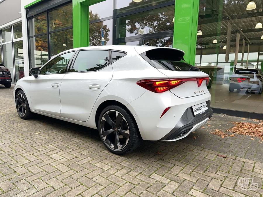 White Cupra Leon 2024 in Kaunas, with an engine capacity of 2.00 L and mileage of 18 thousand km for 32690 €, photo 3 on AUTOMOTO.COM.LV