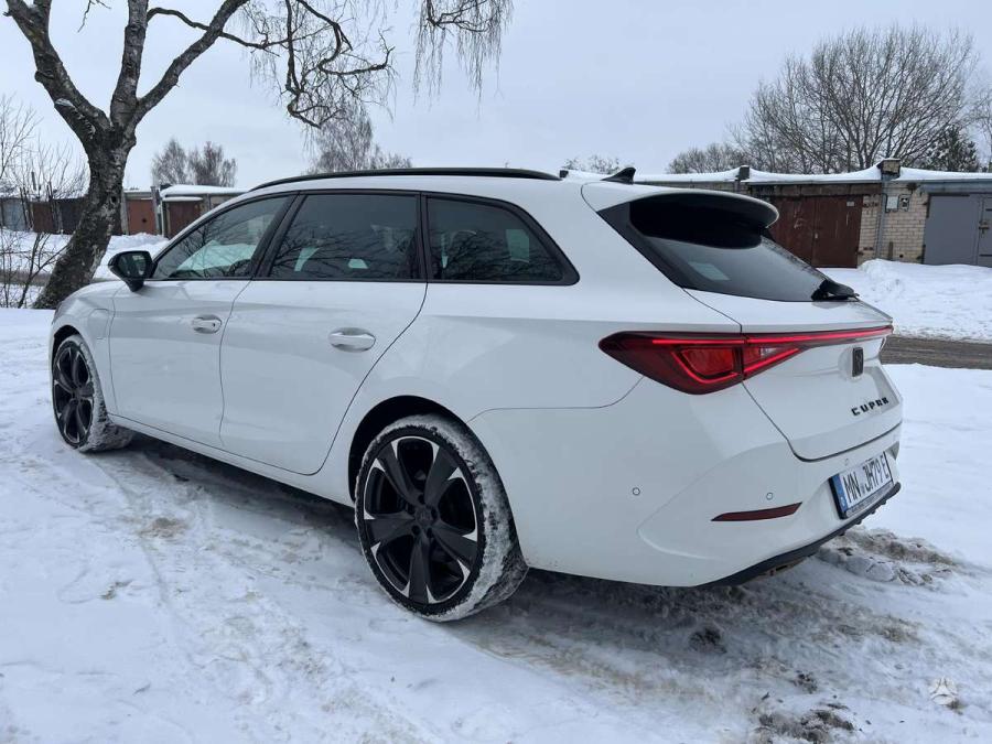White Cupra Leon 2021 in Utena, with an engine capacity of 0.00 L and mileage of 185 thousand km for 15500 €, photo 5 on AUTOMOTO.COM.LV
