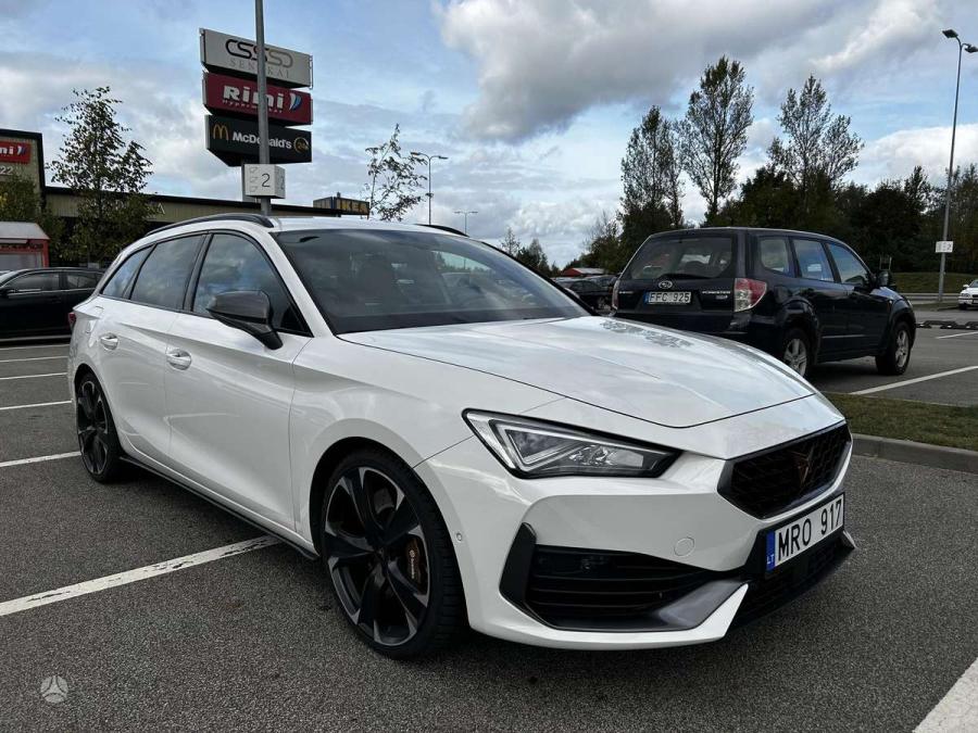 White Cupra Leon 2021 in Vilnius, with an engine capacity of 1.98 L and mileage of 122 thousand km for 25500 €, photo 1 on AUTOMOTO.COM.LV