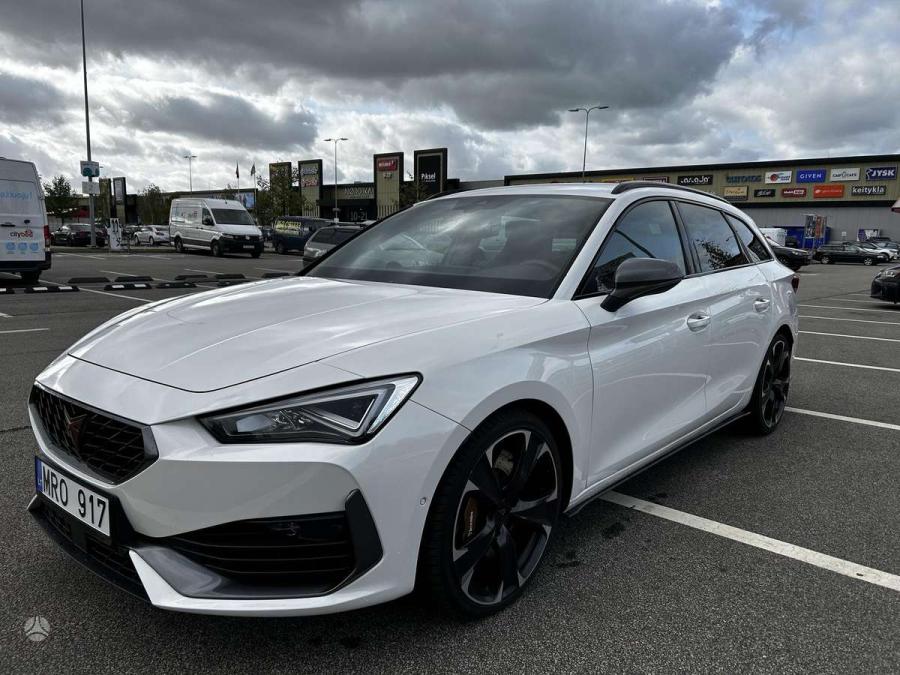 White Cupra Leon 2021 in Vilnius, with an engine capacity of 1.98 L and mileage of 122 thousand km for 25500 €, photo 3 on AUTOMOTO.COM.LV