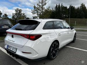 White Cupra Leon 2021 in Vilnius, with an engine capacity of 1.98 L and mileage of 122 thousand km for 25500 €, photo 5 on AUTOMOTO.COM.LV