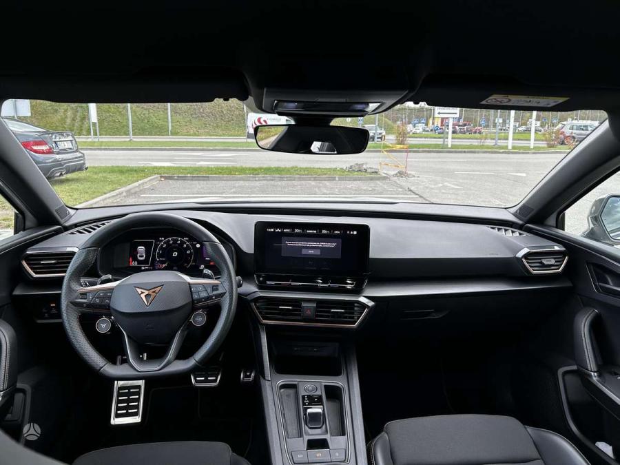 White Cupra Leon 2021 in Vilnius, with an engine capacity of 1.98 L and mileage of 122 thousand km for 25500 €, photo 8 on AUTOMOTO.COM.LV
