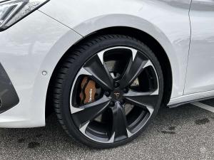 White Cupra Leon 2021 in Vilnius, with an engine capacity of 1.98 L and mileage of 122 thousand km for 25500 €, photo 9 on AUTOMOTO.COM.LV