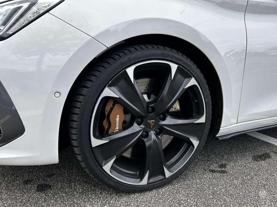 White Cupra Leon 2021 in Vilnius, with an engine capacity of 1.98 L and mileage of 122 thousand km for 25500 €, photo 9 on AUTOMOTO.COM.LV