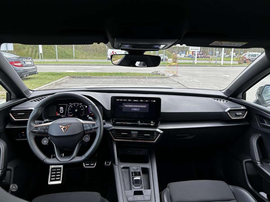 White Cupra Leon 2021 in Vilnius, with an engine capacity of 1.98 L and mileage of 122 thousand km for 25500 €, photo 8 on AUTOMOTO.COM.LV