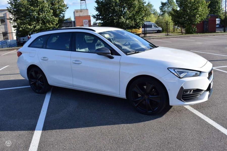 White Cupra Leon 2021 in Utena, with an engine capacity of 1.40 L and mileage of 195 thousand km for 13700 €, photo 3 on AUTOMOTO.COM.LV