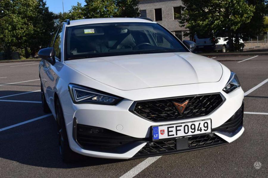 White Cupra Leon 2021 in Utena, with an engine capacity of 1.40 L and mileage of 195 thousand km for 13700 €, photo 4 on AUTOMOTO.COM.LV