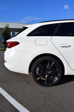 White Cupra Leon 2021 in Utena, with an engine capacity of 1.40 L and mileage of 195 thousand km for 13700 €, photo 13 on AUTOMOTO.COM.LV