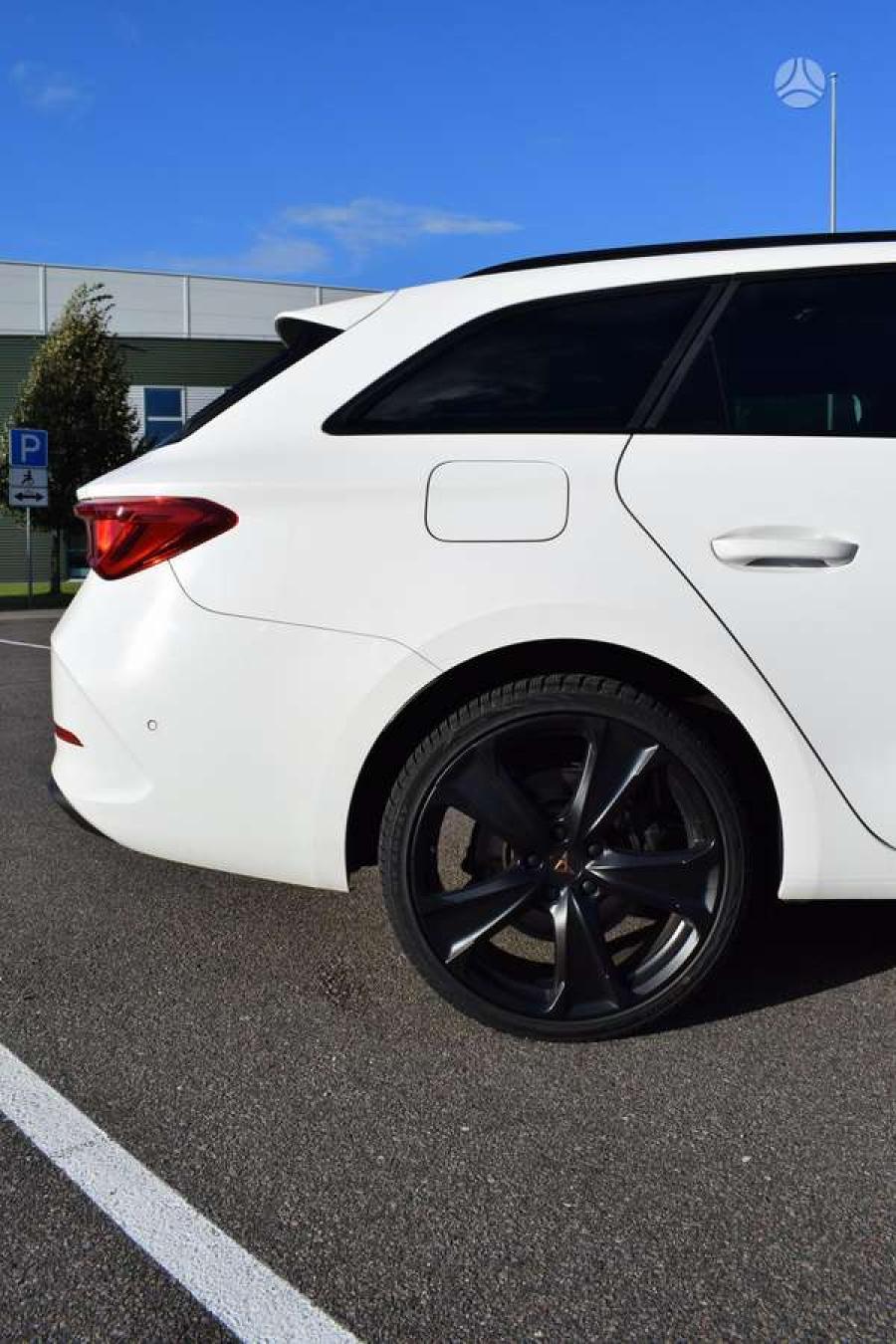 White Cupra Leon 2021 in Utena, with an engine capacity of 1.40 L and mileage of 195 thousand km for 13700 €, photo 13 on AUTOMOTO.COM.LV