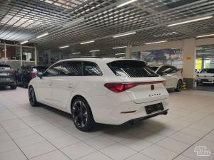White Cupra Leon 2022 in Kaunas, with an engine capacity of 2.00 L and mileage of 19 thousand km for 33092 €, photo 3 on AUTOMOTO.COM.LV