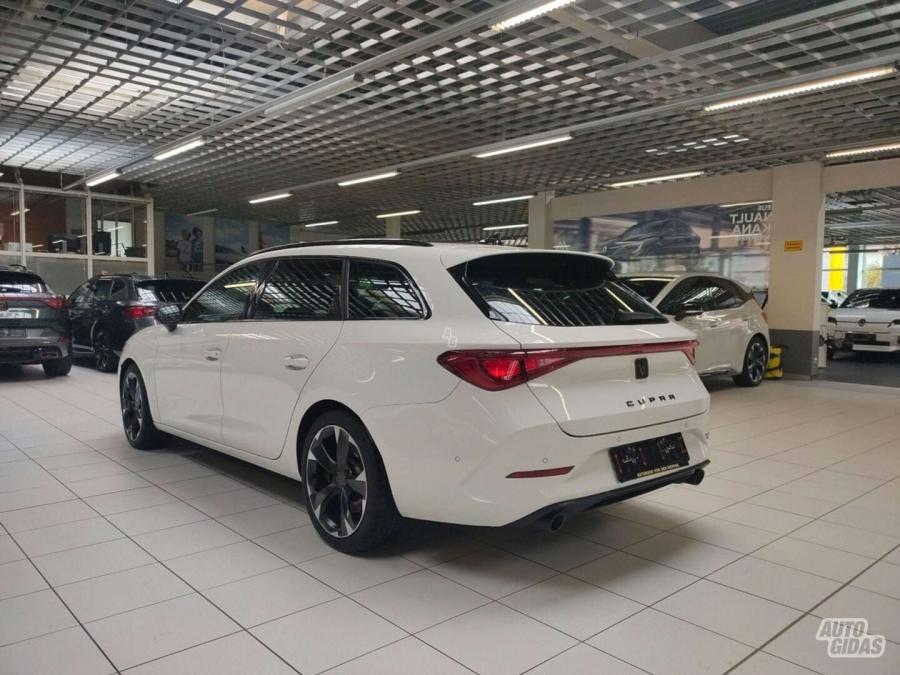White Cupra Leon 2022 in Kaunas, with an engine capacity of 2.00 L and mileage of 19 thousand km for 33092 €, photo 3 on AUTOMOTO.COM.LV
