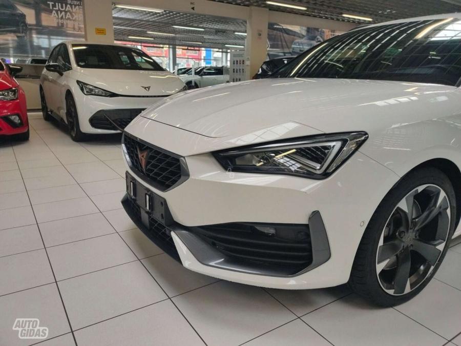 White Cupra Leon 2022 in Kaunas, with an engine capacity of 2.00 L and mileage of 19 thousand km for 33092 €, photo 8 on AUTOMOTO.COM.LV