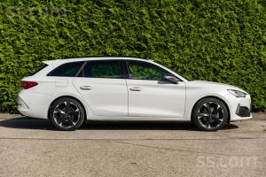 Белый Cupra Leon 2023 в Рига, объемом двигателя 1.50 л и пробегом 66 тыс. км за 21950 €, фото 5 на AUTOMOTO.COM.LV