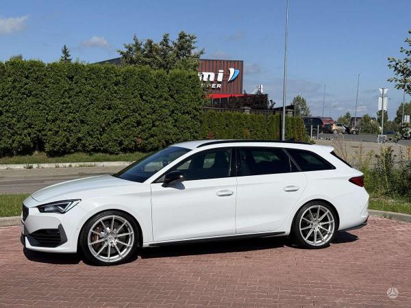 Cupra Leon 2023 Viļņa vietnē Balts Cupra Leon 2023 Viļņa, ar dzinēja tilpumu 1.98 L un nobraukumu 75 tūkst. km par 30900 €, foto 4 vietnē AUTOMOTO.COM.LV
