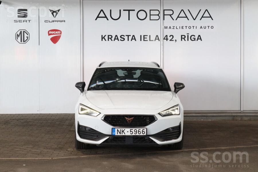 White Cupra Leon 2023 in Riga, with an engine capacity of 1.50 L and mileage of 39 thousand km for 22490 €, photo 3 on AUTOMOTO.COM.LV