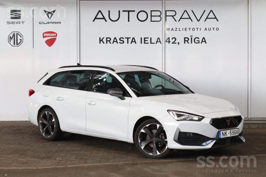 White Cupra Leon 2023 in Riga, with an engine capacity of 1.50 L and mileage of 39 thousand km for 22490 €, photo 4 on AUTOMOTO.COM.LV