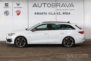 White Cupra Leon 2023 in Riga, with an engine capacity of 1.50 L and mileage of 39 thousand km for 22490 €, photo 5 on AUTOMOTO.COM.LV