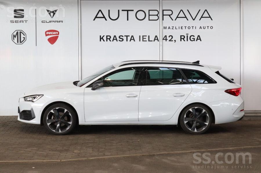 White Cupra Leon 2023 in Riga, with an engine capacity of 1.50 L and mileage of 39 thousand km for 22490 €, photo 5 on AUTOMOTO.COM.LV
