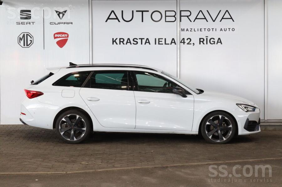 White Cupra Leon 2023 in Riga, with an engine capacity of 1.50 L and mileage of 39 thousand km for 22490 €, photo 6 on AUTOMOTO.COM.LV