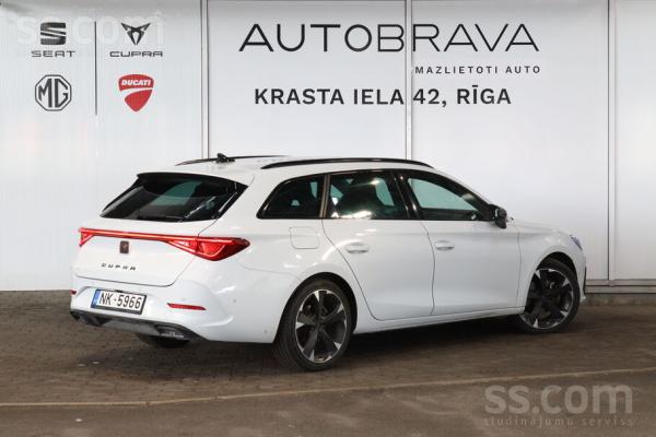 White Cupra Leon 2023 in Riga, with an engine capacity of 1.50 L and mileage of 39 thousand km for 22490 €, photo 7 on AUTOMOTO.COM.LV