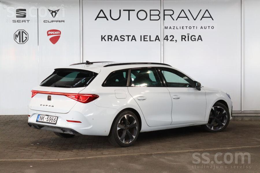 White Cupra Leon 2023 in Riga, with an engine capacity of 1.50 L and mileage of 39 thousand km for 22490 €, photo 7 on AUTOMOTO.COM.LV