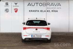 White Cupra Leon 2023 in Riga, with an engine capacity of 1.50 L and mileage of 39 thousand km for 22490 €, photo 8 on AUTOMOTO.COM.LV
