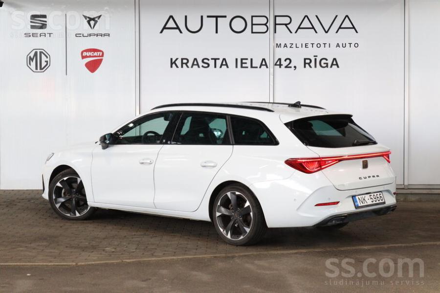 White Cupra Leon 2023 in Riga, with an engine capacity of 1.50 L and mileage of 39 thousand km for 22490 €, photo 9 on AUTOMOTO.COM.LV