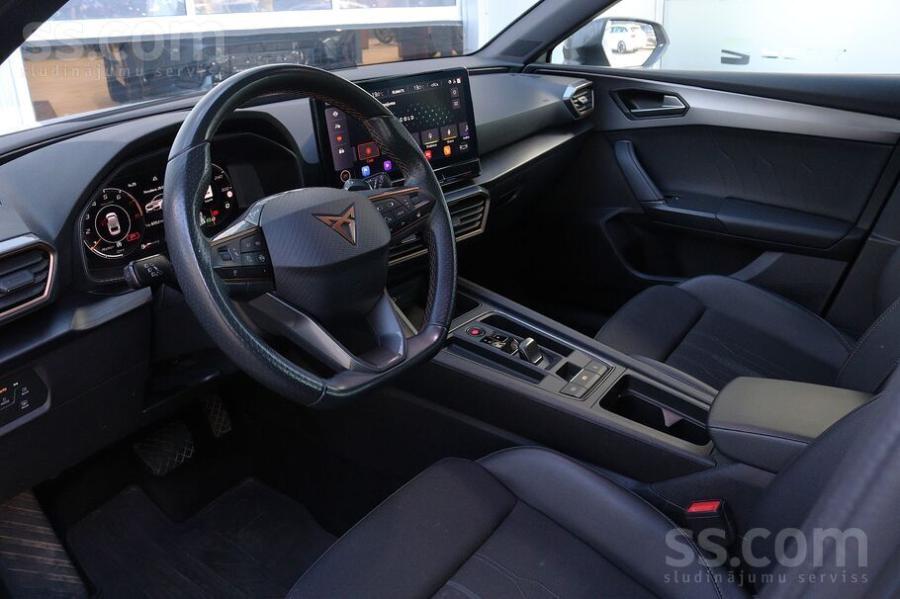 White Cupra Leon 2023 in Riga, with an engine capacity of 1.50 L and mileage of 39 thousand km for 22490 €, photo 10 on AUTOMOTO.COM.LV