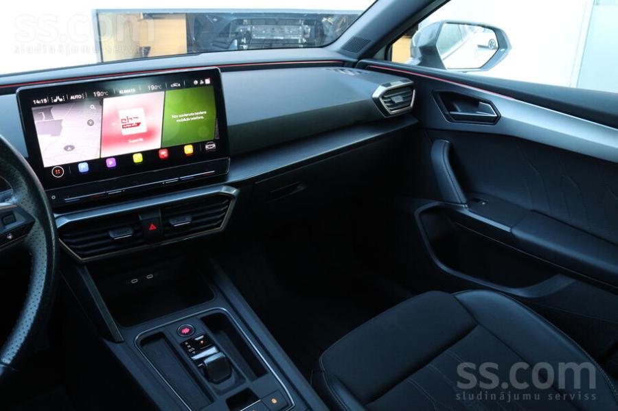 White Cupra Leon 2023 in Riga, with an engine capacity of 1.50 L and mileage of 39 thousand km for 22490 €, photo 13 on AUTOMOTO.COM.LV