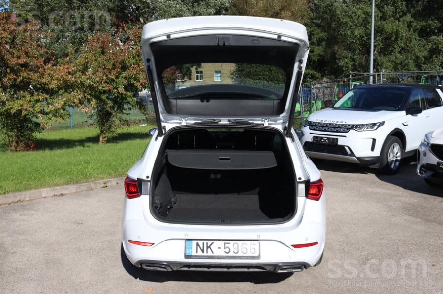White Cupra Leon 2023 in Riga, with an engine capacity of 1.50 L and mileage of 39 thousand km for 22490 €, photo 33 on AUTOMOTO.COM.LV