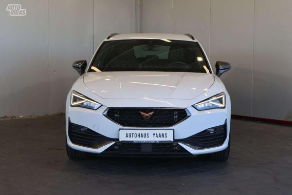 White Cupra Leon 2024 in Kaunas, with an engine capacity of 1.50 L and mileage of 24 thousand km for 25875 €, photo 2 on AUTOMOTO.COM.LV