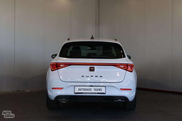 White Cupra Leon 2024 in Kaunas, with an engine capacity of 1.50 L and mileage of 24 thousand km for 25875 €, photo 5 on AUTOMOTO.COM.LV