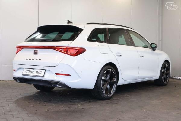 White Cupra Leon 2024 in Kaunas, with an engine capacity of 1.50 L and mileage of 26 thousand km for 25875 €, photo 4 on AUTOMOTO.COM.LV