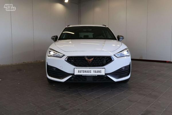 White Cupra Leon 2024 in Kaunas, with an engine capacity of 1.50 L and mileage of 22 thousand km for 25875 €, photo 2 on AUTOMOTO.COM.LV