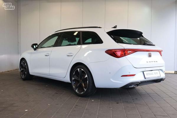 White Cupra Leon 2024 in Kaunas, with an engine capacity of 1.50 L and mileage of 22 thousand km for 25875 €, photo 6 on AUTOMOTO.COM.LV