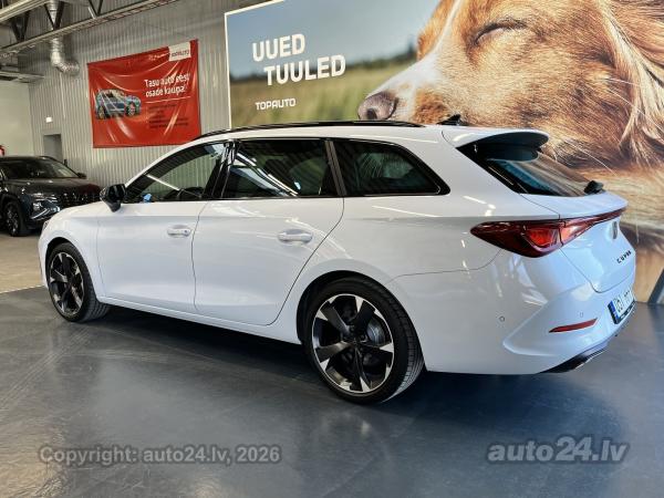 Белый Cupra Leon 2024 в Таллин, объемом двигателя 1.50 л и пробегом 48 тыс. км за 26800 €, фото 3 на AUTOMOTO.COM.LV