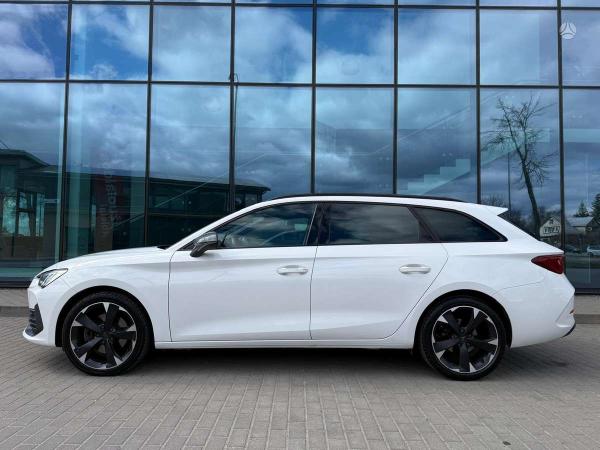 White Cupra Leon 2024 in Utena, with an engine capacity of 1.97 L and mileage of 61 thousand km for 18600 €, photo 3 on AUTOMOTO.COM.LV