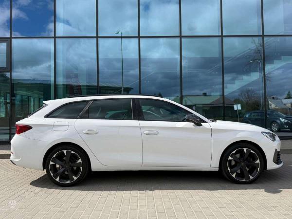 White Cupra Leon 2024 in Utena, with an engine capacity of 1.97 L and mileage of 61 thousand km for 18600 €, photo 4 on AUTOMOTO.COM.LV